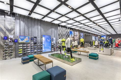 阿迪达斯 迪拜旗舰店设计 服装店铺 每日商设T5OP设计网优质店面设计网站