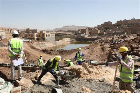 البرنامج الإنمائي مشاريعنا في اليمن توفر وظائف وتخفف أثر النزاع