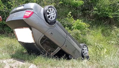 Capotamento é registrado na BR 235 em Areia Branca O que é notícia