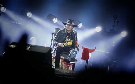 Axl Rose Leader Du Célèbre Groupe De Rock Guns N Roses Visé Par Une