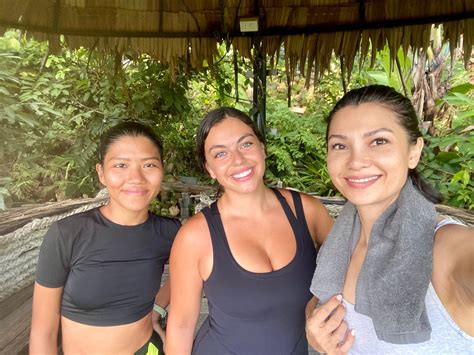 Thandar Hlaing သန္တာလှိုင် Thandar Hlaing သန္တာလှိုင်