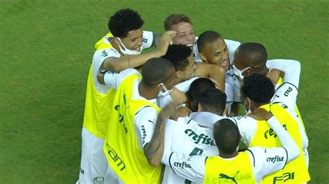 Fifa repercute gol de Endrick na Copinha e compara garoto a grandes ídolos do Palmeiras
