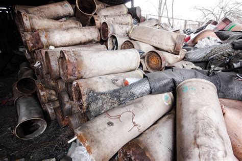 버려진 쓰레기 처리장 폐차장 텍스처입니다 다양한 쓰레기 더미를 배경으로합니다 쓰레기와 쓰레기로 인한 환경 파괴 0명에 대한 스톡 사진 및 기타 이미지 Istock