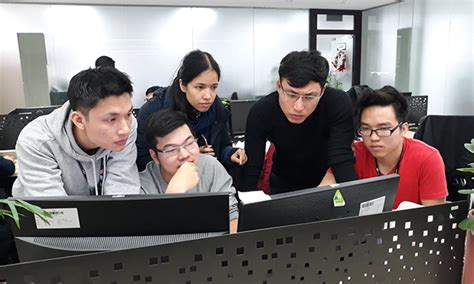 AkaWork tham vọng bành trướng FPT