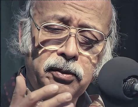 مظفر النواب تَبَرَّأْتُ مِنْ كُلِّ هذا العَجينِ و هذا