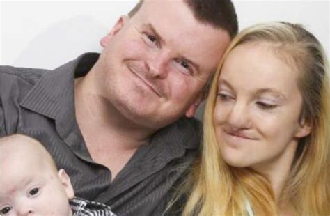 Das Mädchen das fast keine Muskeln hatte überlebte heiratete und
