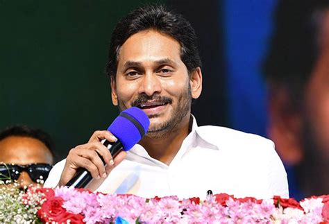 నాలుగేళ్లకోసారి భార్యను మారుస్తాడు పవన్‌ పై జగన్‌ సంచలన వ్యాఖ్యలు