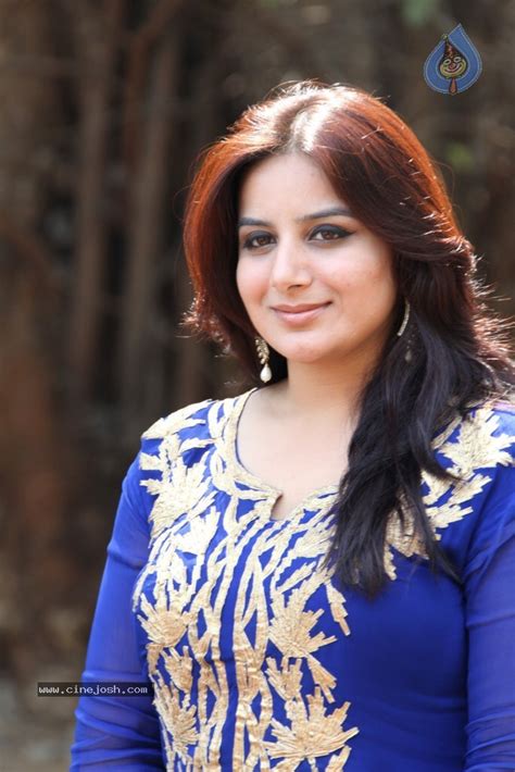 Pooja Gandhi New Stills Photo 96 Of 104