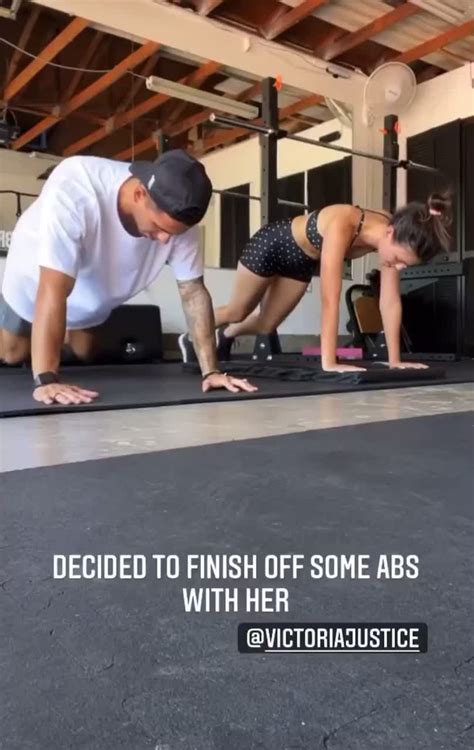 Victoria Justice Scrolller