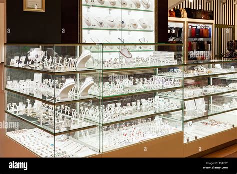 Unique Jewelry Store Displays