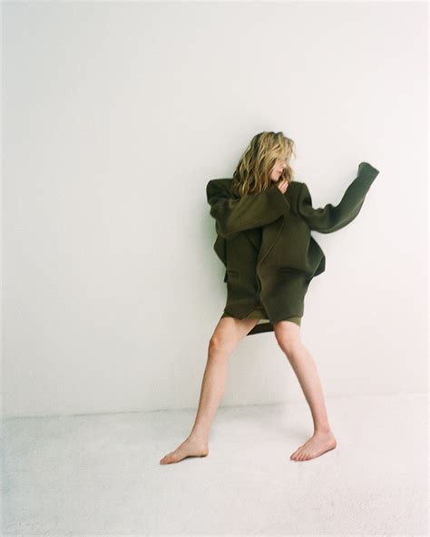 The Best Kiernan Shipka Feet Pictures 🤩