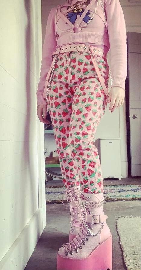 Does This Make Me Look Like A Sissy Scrolller