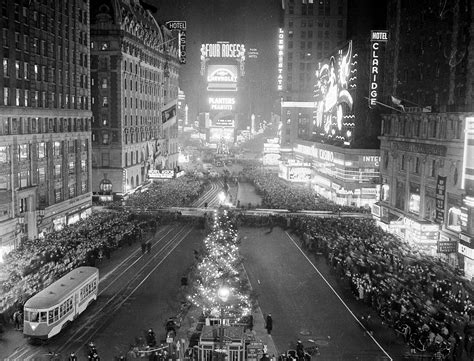 Times Square New Years Eve Through The Years Photos Abc News