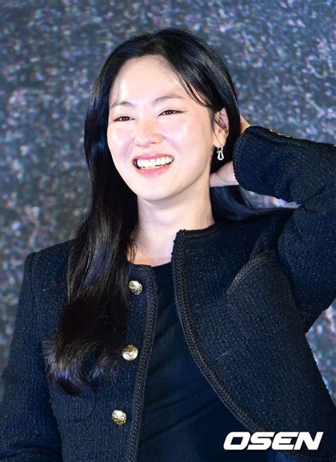 전여빈 팬들 만나며 기분 좋은 미소