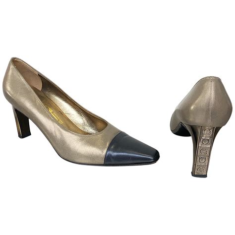 Vintage Salvatore Ferragamo Pumps Beige Art Deco Embossed Leather Court Shoes Sz 11 US