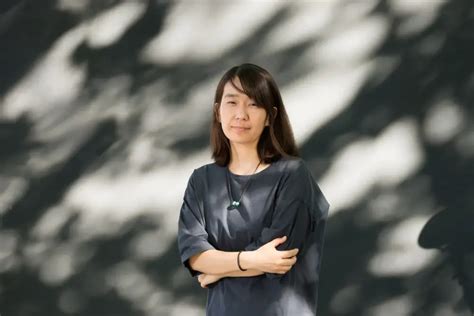 Нобелийн утга зохиолын шагналыг хүртсэн БНСУ ын зохиолч Хан Ган