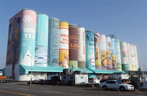 인천내항 곡물저장창고 지상최대 야외 벽화로