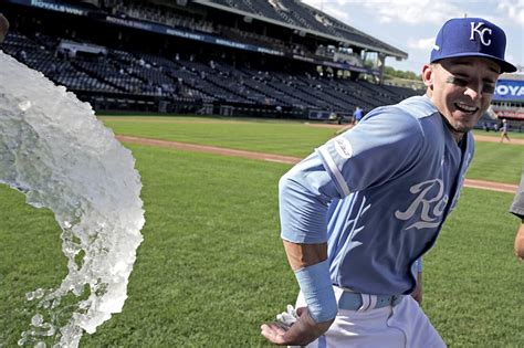 Waters Breaks Tie With Walk Royals Beat White Sox 6 4 News Sports
