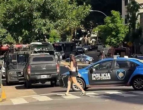 Recoleta Un Hombre Se Atrincheró En La Terraza De Un Edificio Y Tiene