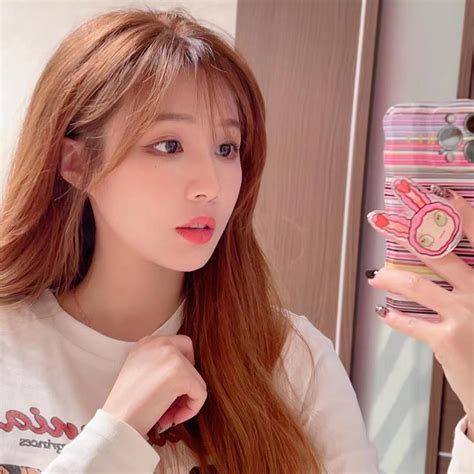 林雨薇，吴艳妮，夏思凝，中国三大跨栏女神罕见的同场 迷人的小红红