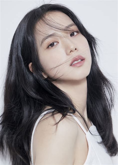 Blackpinks Jisoo Shines In New Profile Photos For Acting Career Soompi