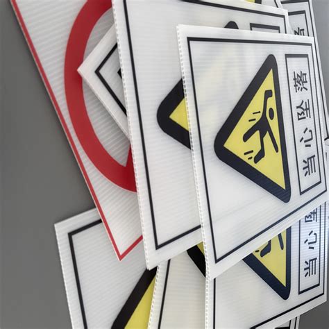 Customized Indoor 4mm 750gsm Opaque Warning Sign With Printing Service Pp Billboard And
