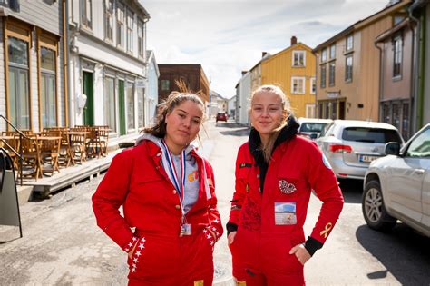 Mosjøen Russ Sex I Et Tre Og Nakenløp Gjennom Sjøgata Er Blant årets Russeknuter Vi Håper