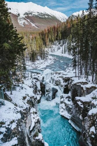 Best Stops Along The Canadian Icefields Parkway In Alberta