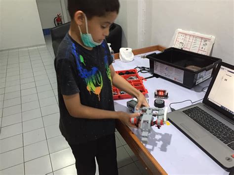 Groot Robotics มีทั้ง Ev3 และ Micro Bit