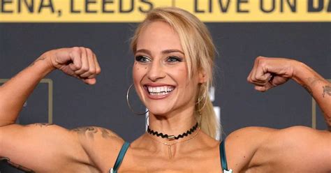 Ebanie Bridges Snowman Fails To Get Onlyfans Stars Approval As Boobs