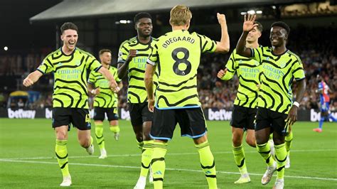 10 Man Arsenal Hang On For 1 0 Win At Palace The Game Nashville