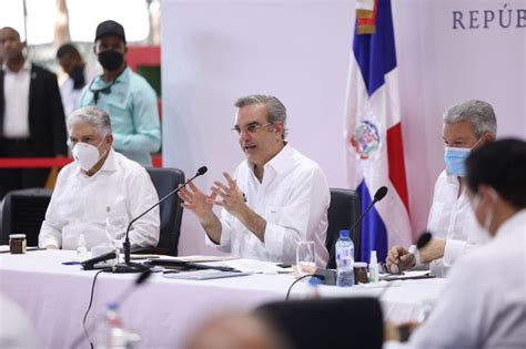 Abinader Inaugura Un Parqueo Zona Colonial — El Nacional