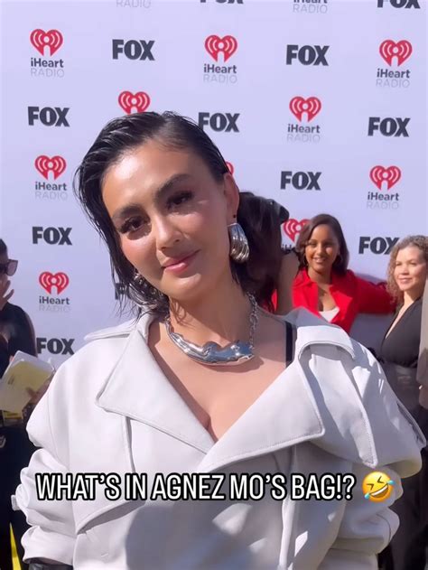 6 Tampilan Edge Agnez Mo Serba Putih Dengan Aksesori Silver Saat Hadir