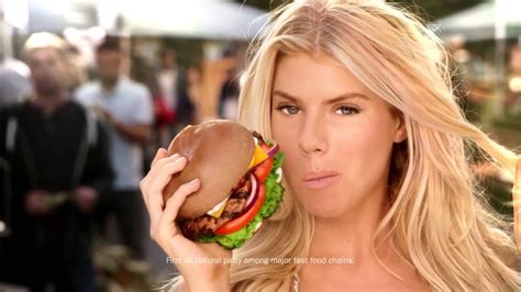 Anuncio Super Bowl 2015 Carls Jr Con Charlotte Mckinney Youtube