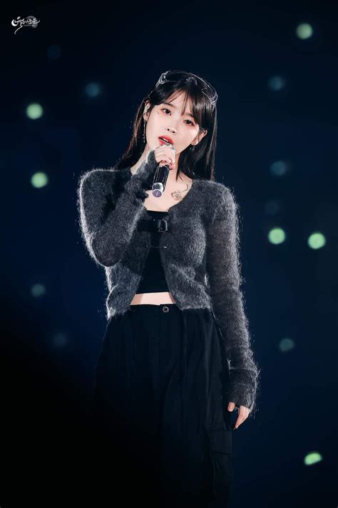 Pin By Meng Vang On Iu Stage Outfits Fashion Inspo Outfits Hair