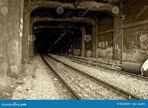 De Tunnel Van Het Spoor Stock Foto Image Of Spoor Grunge 8624058