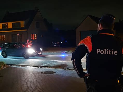 Man Vlucht Weg Van Wodca Controle Geel Hlnbe