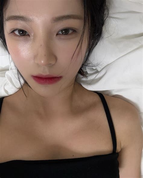 검정 끈나시 입고 침대에 누은 프로미스나인 백지헌 남친시점