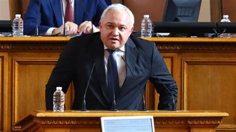 Демерджиев се похвали че МВР вече не репресира а помага на възрастни да пресичат улицата Lupa Bg