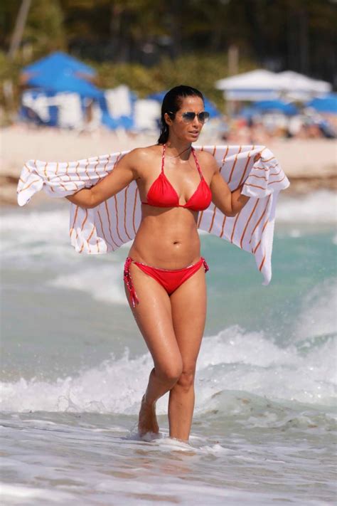 Padma Lakshmi In A Red Bikini At The Beach In Miami 2 Lacelebsco