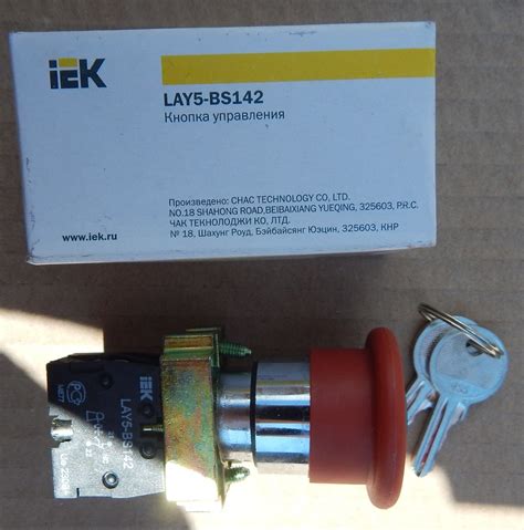 LAY5-BS142 кнопка-грибок с ключом и фиксацией компании ИЭК
