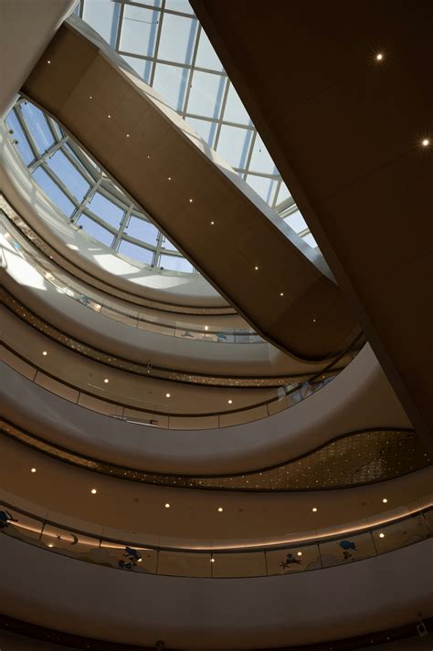 Un Gran Edificio Circular Con Una Claraboya Encima Foto Imagen De