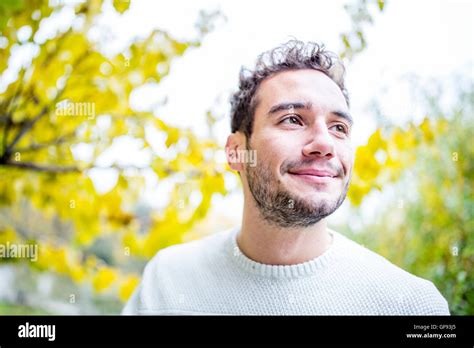 Jeune Homme Banque De Photographies Et Dimages à Haute Résolution Alamy