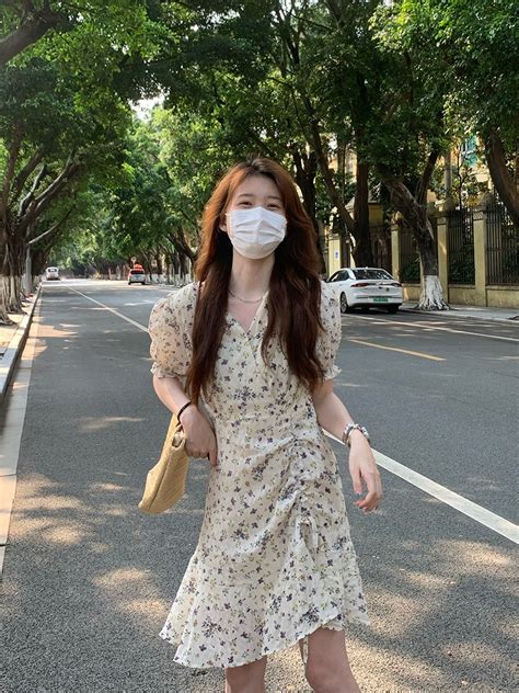 여름 노란 꽃무늬 원피스