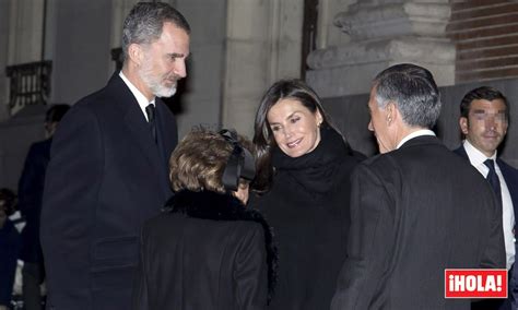 Los Reyes Felipe Y Letizia Arropan A La Familia De Jaime Urquijo En Su