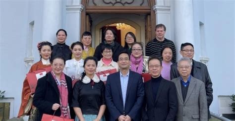 驻丹麦使馆举办“温暖迎春·共庆中国年” 慰侨座谈会暨春节包发放仪式腾讯新闻