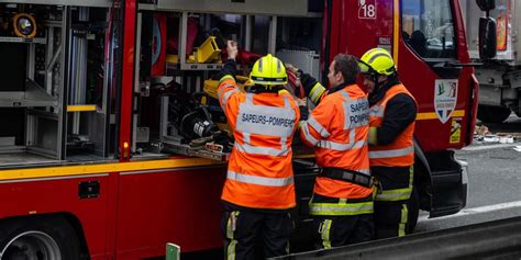 Un Poids Lourd En Feu Sur La Rn10 Dans Le Sens Bordeaux Angoulême