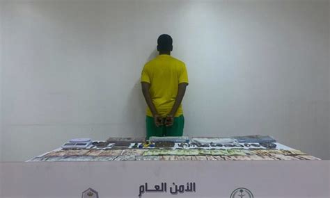 القبض على مقيم من الجنسية النيجيرية لترويجه مواد مخدرة في جدة