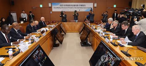 인사말 하는 한승수 전 총리 연합뉴스