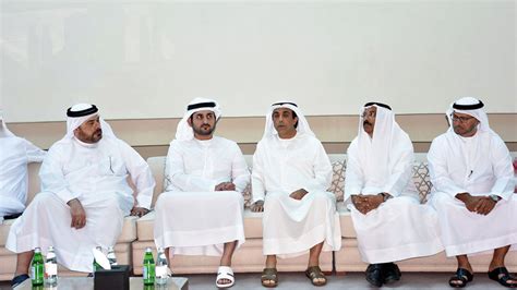 مكتوم بن محمد يعزي في وفاة زوجة عبدالله حمد الفطيم